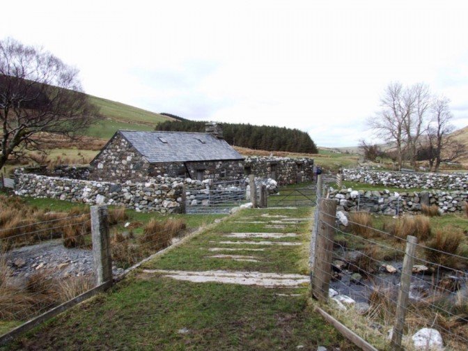 Walk up Aran Fawddwy and Aran Benllyn from Llanuwchllyn | Mud and Routes