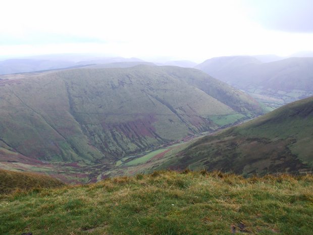 Walk up Aran Fawddwy and Glasgwm from Cwm Cywarch | Mud and Routes