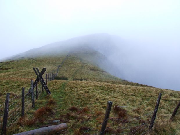 Walk up Aran Fawddwy and Glasgwm from Cwm Cywarch | Mud and Routes
