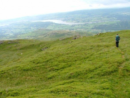 Walk up Tal Y Fan from Bwlch y Ddeufaen and Rowen | Mud and Routes
