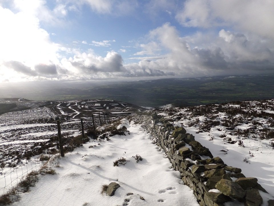 Moel Famau Walk from Moel Famau Car Park | Mud and Routes