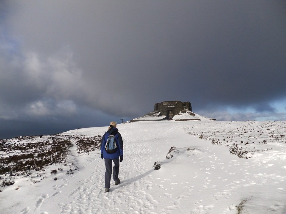 Foel Fenlli and Moel Famau Walk From Bwlch Pen Barras | Mud and Routes