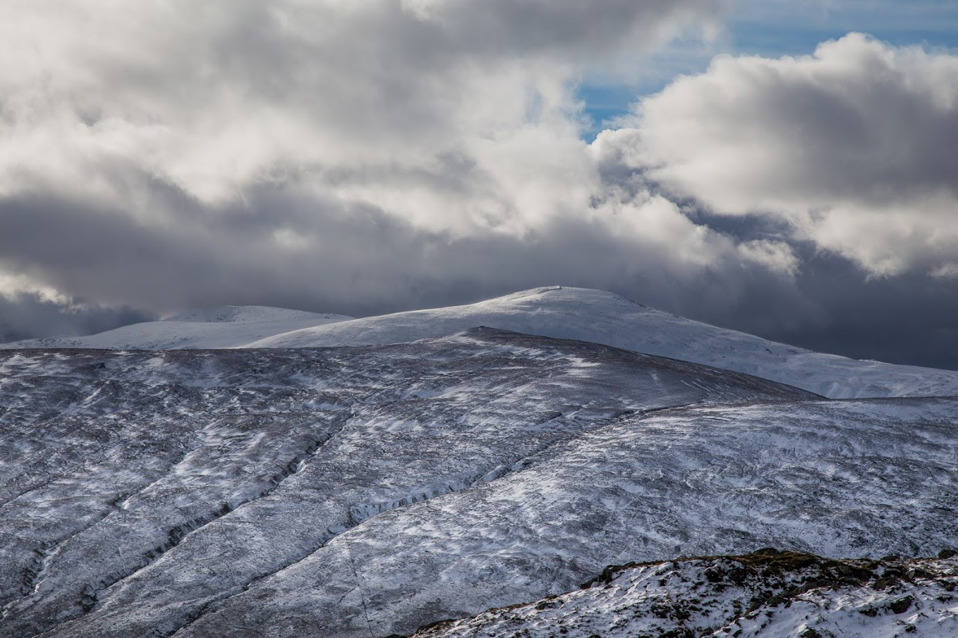 Walk up Tal Y Fan from Bwlch y Ddeufaen and Rowen | Mud and Routes