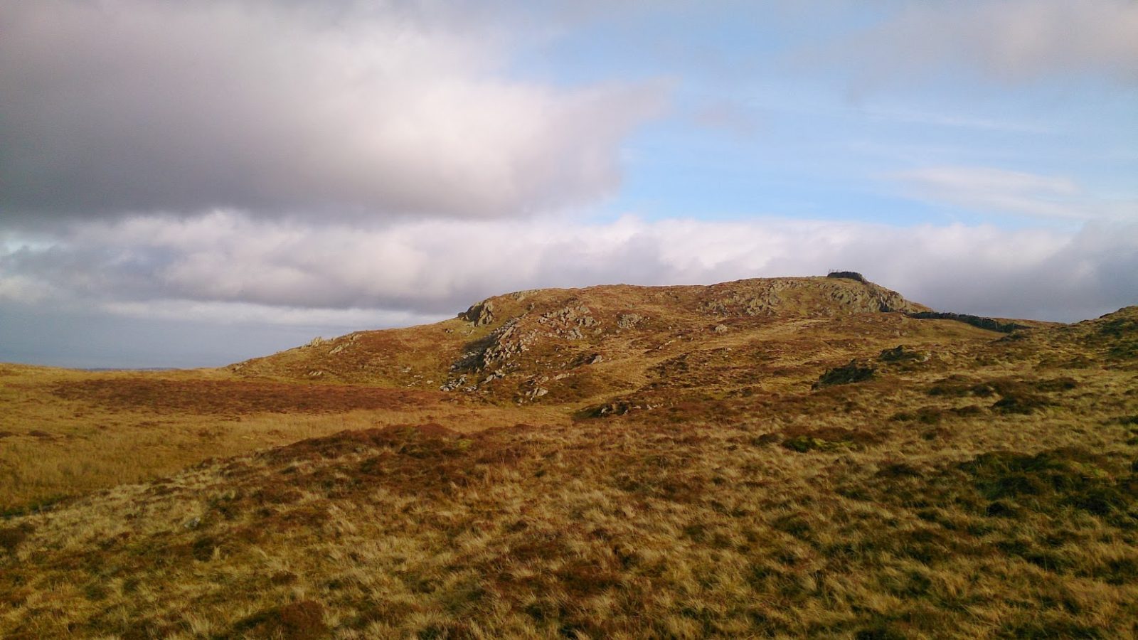 Walk up Tal Y Fan from Bwlch y Ddeufaen and Rowen | Mud and Routes