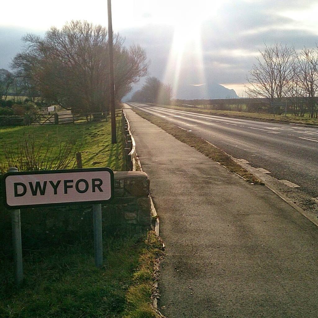 Lon Eifion Circular Route - via Pontllyfni and Pont y Cim | Mud and Routes